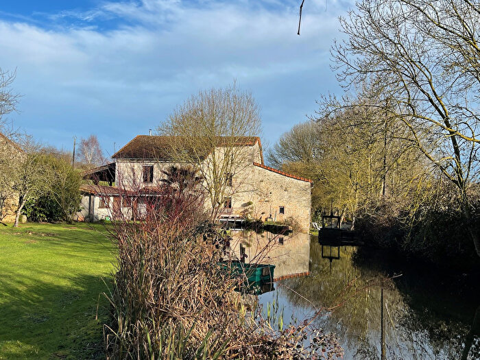 Maison à vendre - Londigny - 5 pièces - 3 chambres