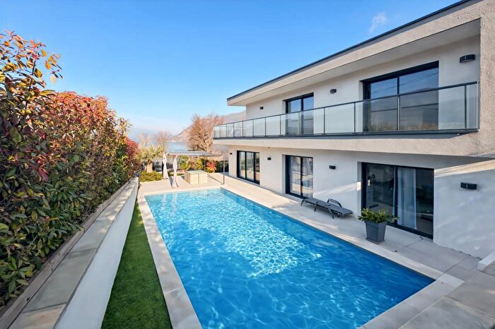 Maison à vendre - Brison-Saint-Innocent - 9 pièces - 5 chambres