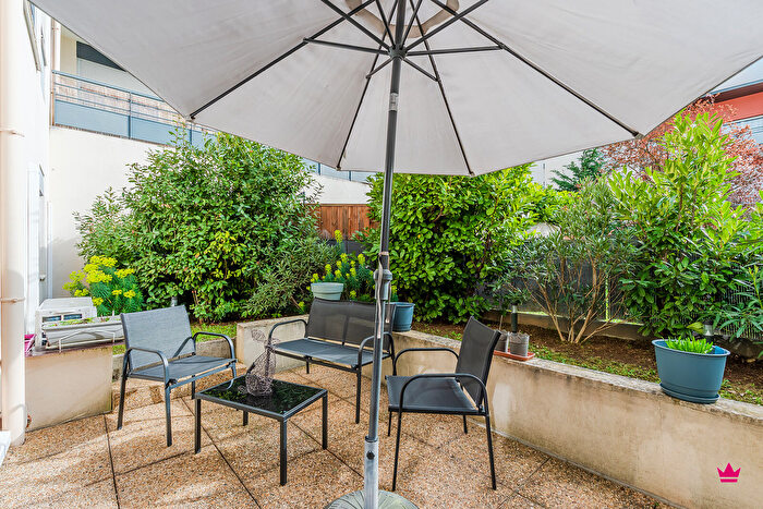 Appartement à vendre - Meyzieu, Centre-ville - 3 pièces - 2 chambres