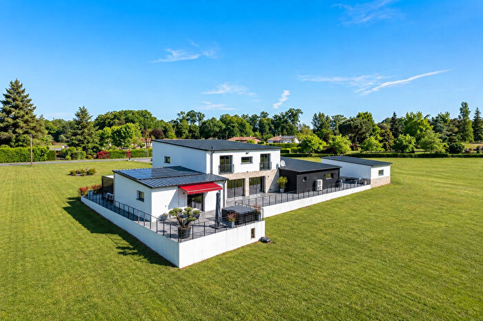 Maison 8 pièces à Saint-Estèphe, à vendre
