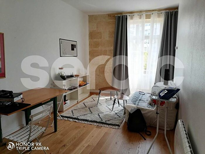 Appartement à louer - Bordeaux, Sainte-Croix - 2 pièces - 1 chambre