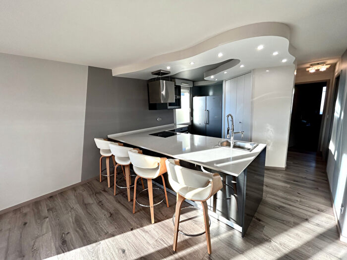 Appartement à vendre - Ville-la-Grand - 4 pièces - 3 chambres