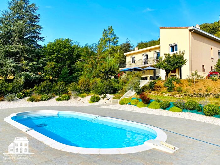 Maison 10 pièces à Prades, à vendre