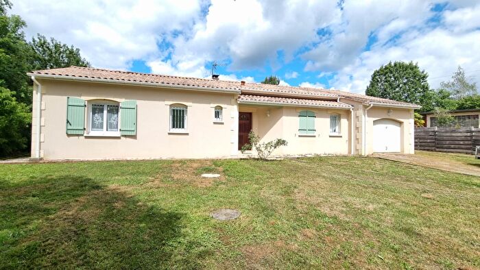 Maison 4 pièces à Saint-Martial-de-Valette, à vendre
