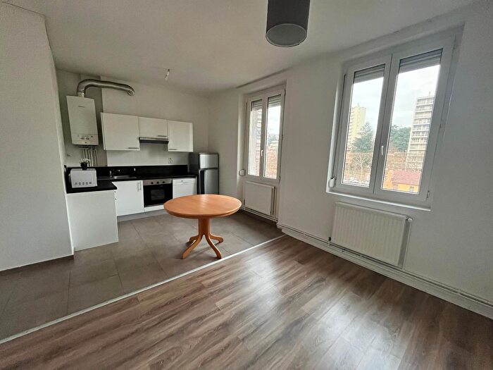 Appartement à louer - Saint-Étienne, La Métare, Le Portail Rouge, Fauriel, Villeboeuf - 3 pièces - 2 chambres