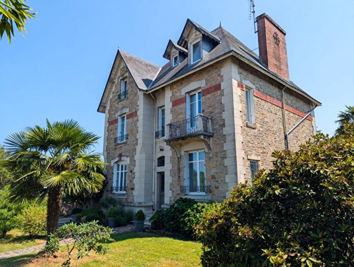 Ploërmel : Maison 11 pièces à vendre
