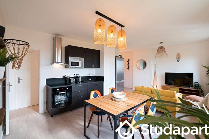 Appartement à louer - Port de Plaisance, Toulon - 1 pièce - 2 chambres