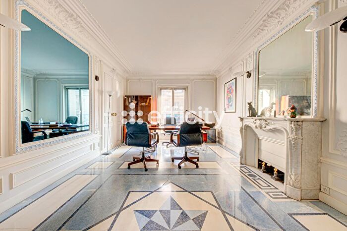 Paris 8ème, Mairie - Appartement 6 pièces à vendre