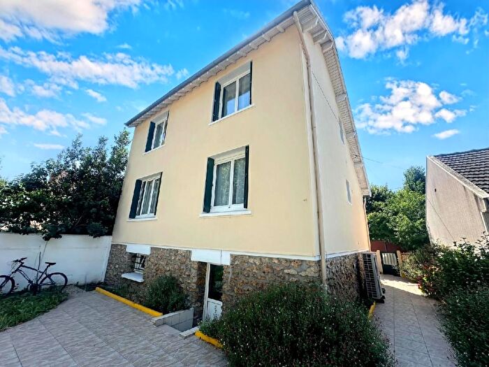 Maison 7 pièces à Aulnay-sous-Bois, Vieux Pays, Roserai, Bourg, à vendre