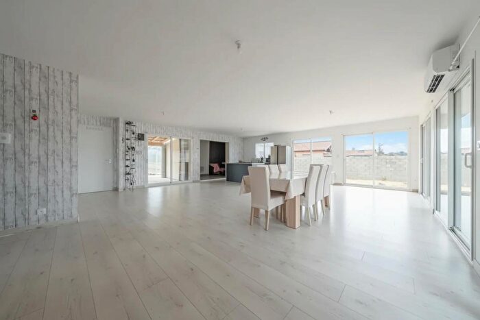 Maison à vendre - Saint-Savin - 7 pièces - 5 chambres