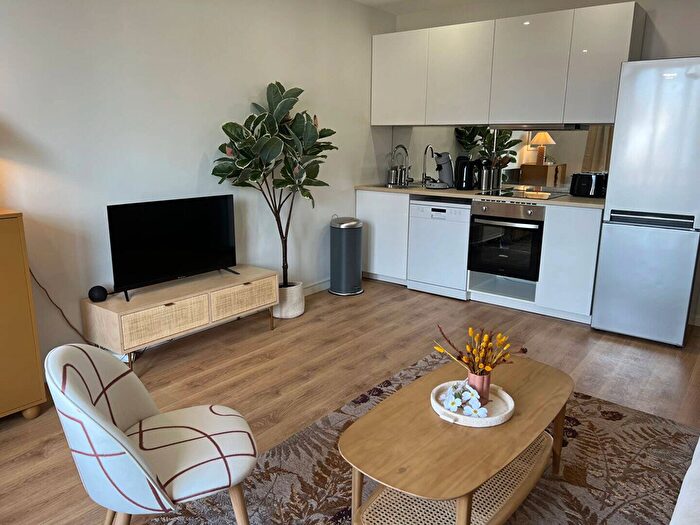 Appartement à louer - Laënnec, Lyon ème arrondissement - 4 pièces - 3 chambres