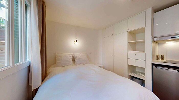 Appartement à louer - Carnot Gambetta, Suresnes - 1 pièce