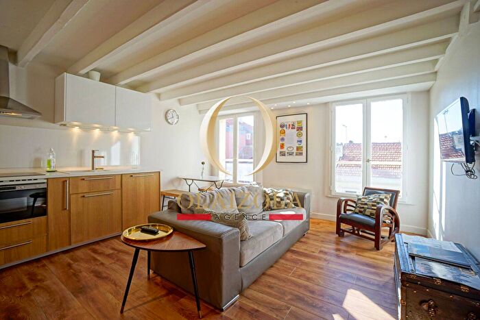 Appartement à louer - Halles-Hurlague, Biarritz - 2 pièces - 1 chambre