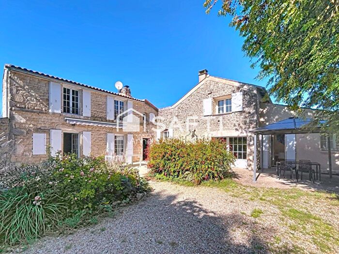 Maison à vendre - Ardillières - 8 pièces - 4 chambres