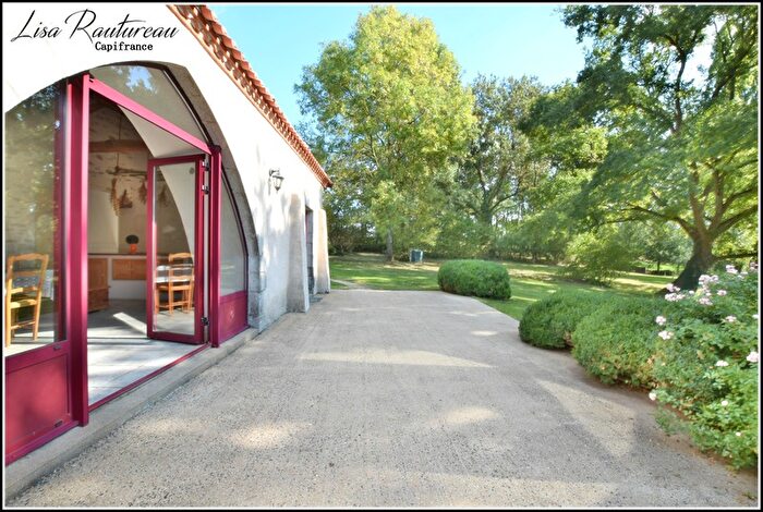 Maison à vendre - Chavagnes-en-Paillers - 8 pièces - 5 chambres