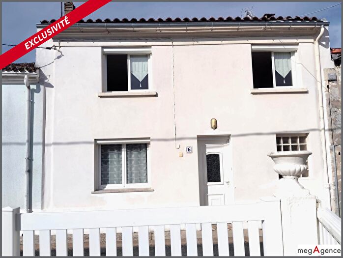 Maison à vendre - Saintes, Centre-ville - 3 pièces - 2 chambres