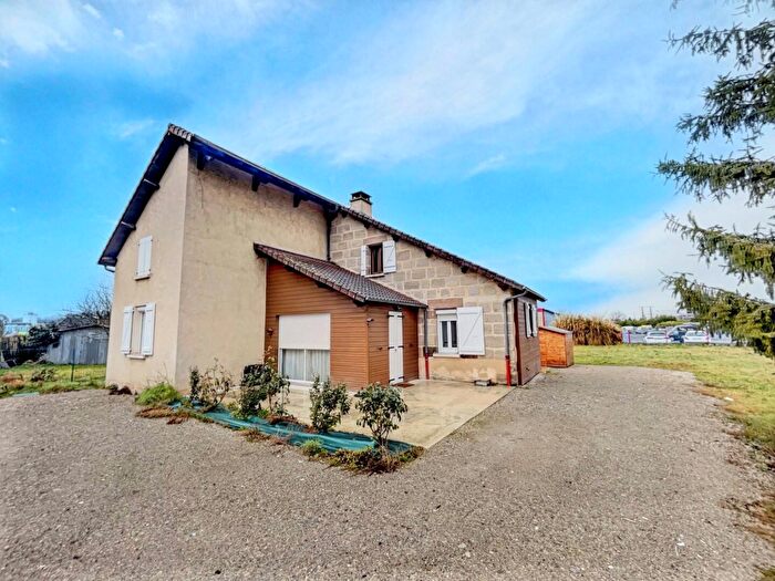 Maison 5 pièces à Saint-Pantaléon-de-Larche, à louer