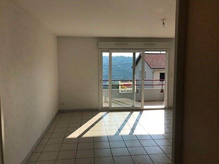 Appartement à louer - Centre Ville, Saint-Genest-Lerpt - 3 pièces - 2 chambres