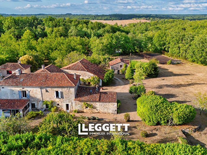 Vieux-Mareuil : Maison 16 pièces à vendre