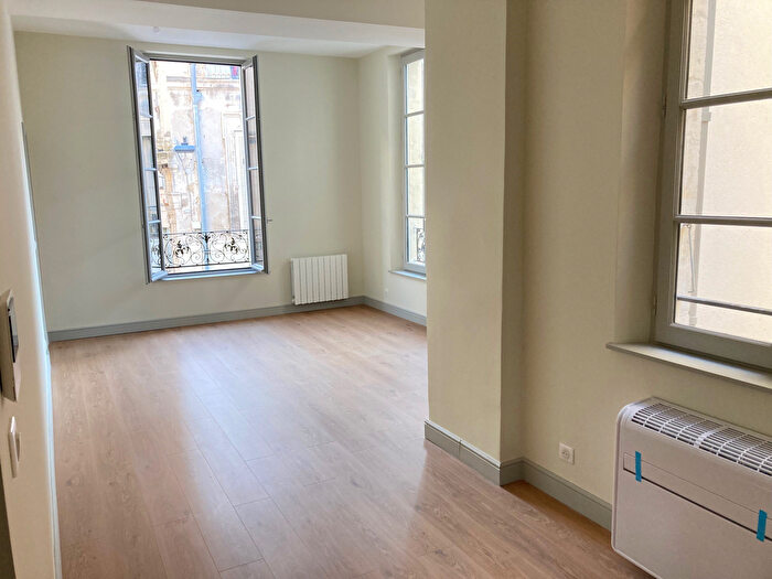 Appartement à louer - Avignon, Palais des Papes, Zone Piétonne - 3 pièces - 2 chambres