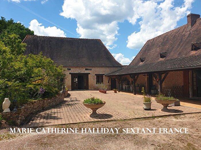 Maison à vendre - Rouffignac-Saint-Cernin-de-Reilhac - 11 pièces - 7 chambres