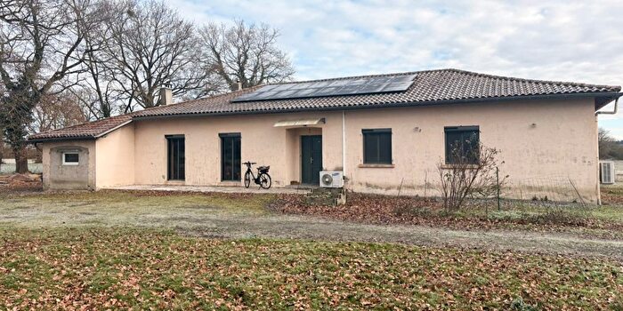 Maison à vendre - Saint-Aunix-Lengros - 6 pièces - 4 chambres