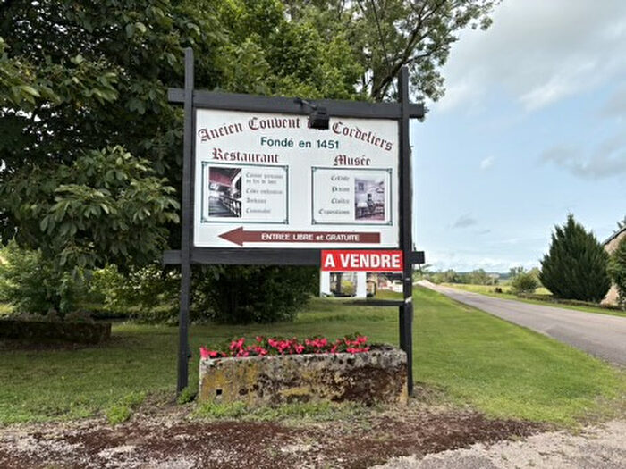 Maison à vendre - Les Thons - 13 pièces - 5 chambres