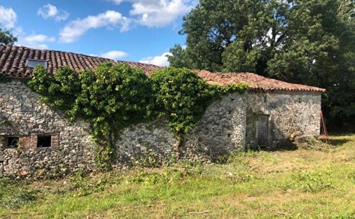 Maison 1 pièce à Villegouge, à vendre