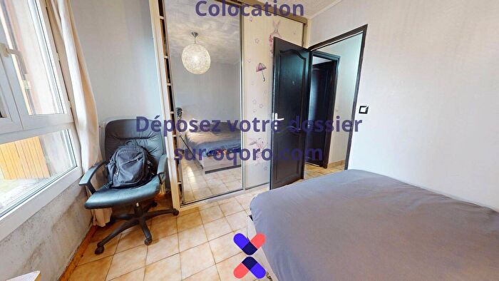 Appartement à louer - Les Minguettes-Charles Perrault, Vénissieux - 5 pièces - 4 chambres