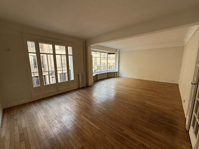 Appartement à louer - Notre Dame des Champs, Paris ème arrondissement - 5 pièces - 3 chambres