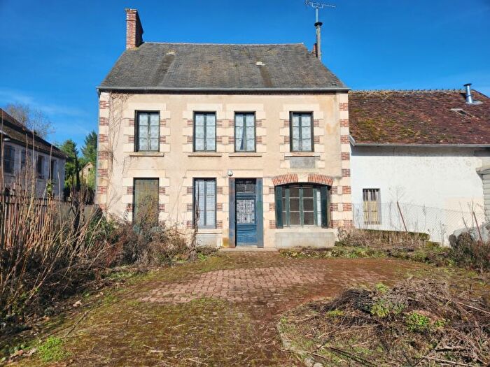 Maison à vendre - Saint-Amand-en-Puisaye - 8 pièces - 4 chambres