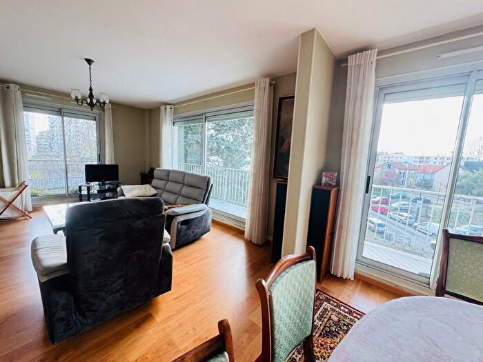 Appartement à vendre - Chelles, Centre-ville, Gare, Abbesses - 4 pièces - 2 chambres