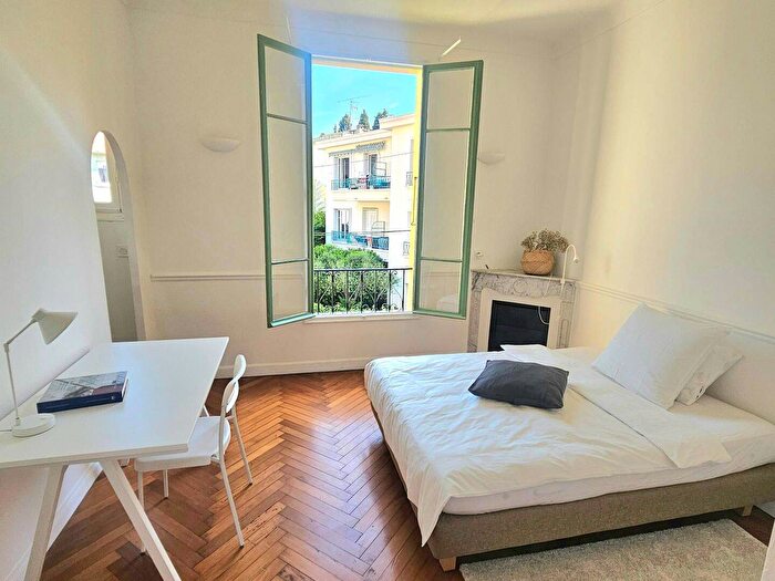 Appartement 4 pièces à louer - Mantega, Nice