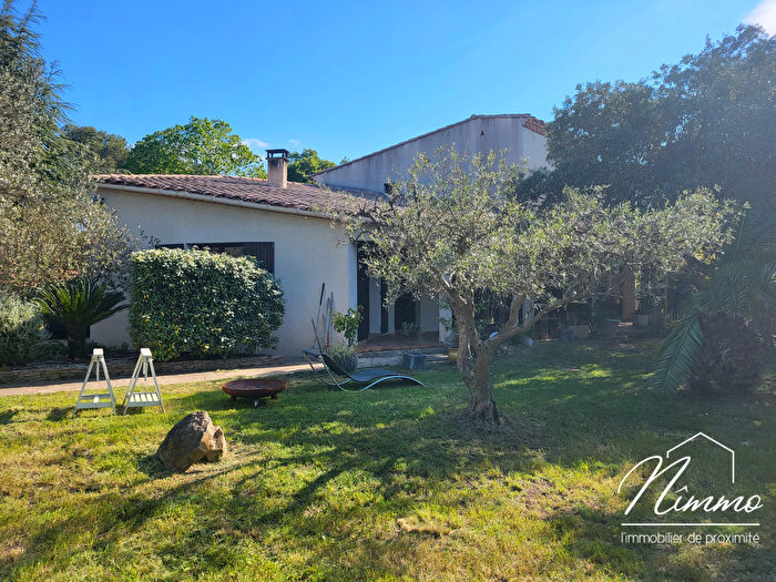Maison à louer - Nîmes, Terres de Rouvière, LEau Bouillie - 7 pièces - 5 chambres