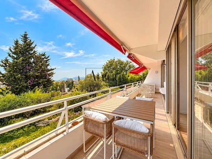 Cannes, Californie Pezou : Appartement 3 pièces à vendre