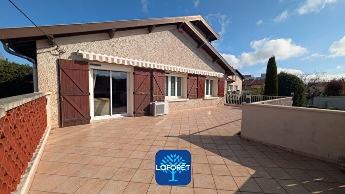 Maison à vendre - Saint-Priest, Village - 6 pièces - 3 chambres