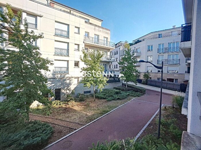 Appartement à louer - Centre Ville, Saint-Cyr-lécole - 2 pièces - 1 chambre