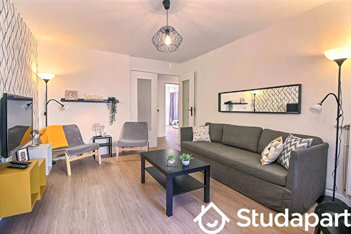 Appartement à louer - Esplanade, Nîmes - 1 pièce - 1 chambre