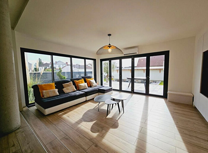 Maison à vendre - Bourges, Aéroport, Vauvert, Pierrelay, Pissevieille - 6 pièces - 4 chambres