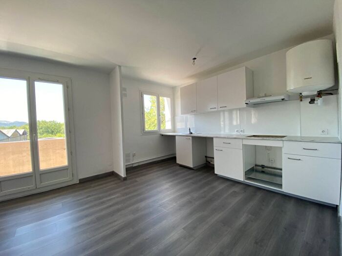 Appartement à louer - Aubagne - 2 pièces - 1 chambre