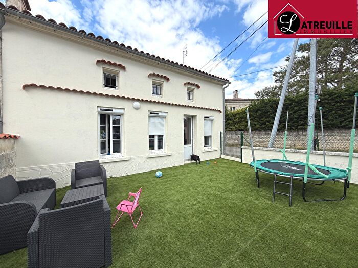Maison 5 pièces à Tesson, à louer