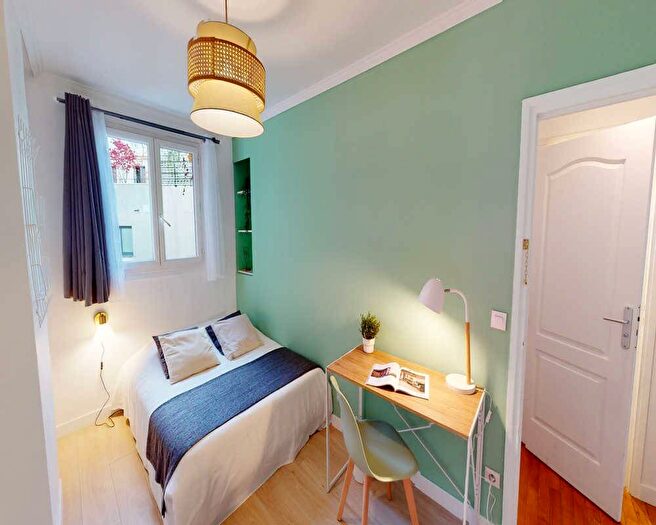 Appartement à louer - Muette Nord, Paris ème arrondissement - 8 pièces - 11 chambres