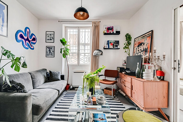 Appartement à vendre - Paris e , Belleville, Saint-Maur - 2 pièces - 1 chambre