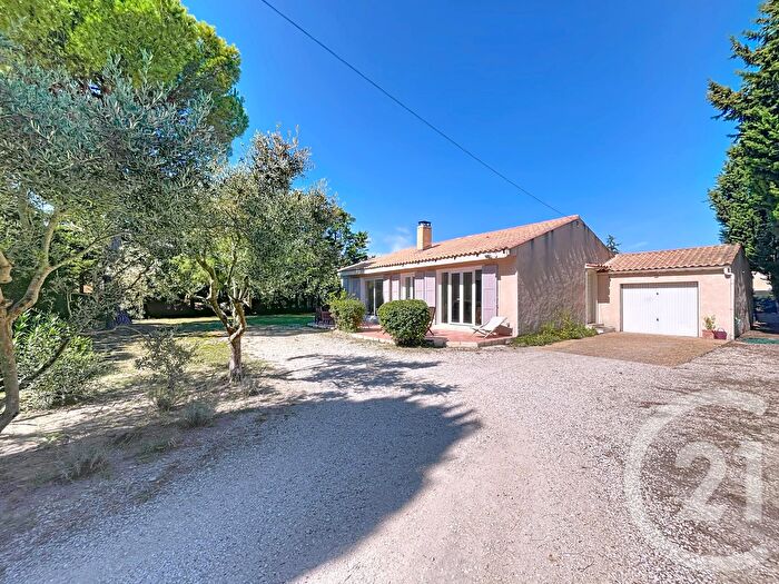 Maison à vendre - Saint-Étienne-du-Grès - 5 pièces - 3 chambres