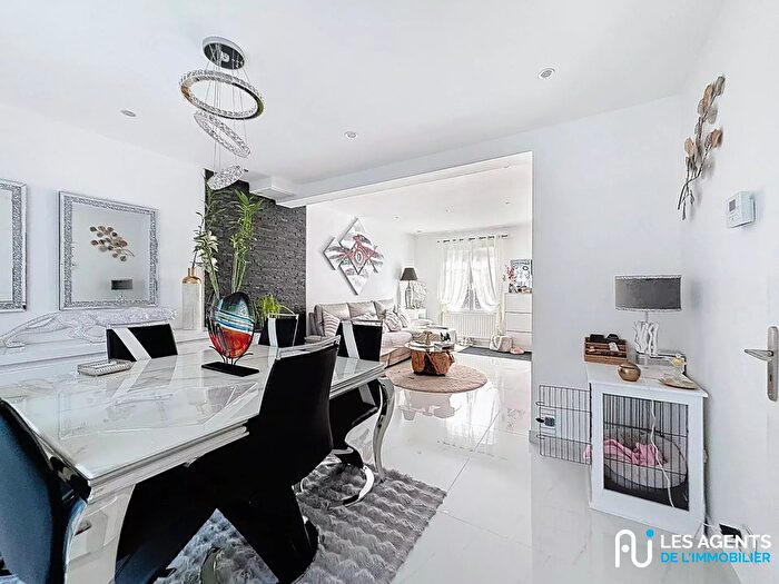 Maison à vendre - Saint-Jean-de-la-Ruelle, Gambetta, Madeleine, Dix Arpents, Clos Neuf - 5 pièces - 3 chambres