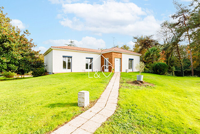 Maison à vendre - Les Clouzeaux - 7 pièces - 5 chambres