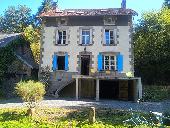 Janaillat - Maison 9 pièces à vendre