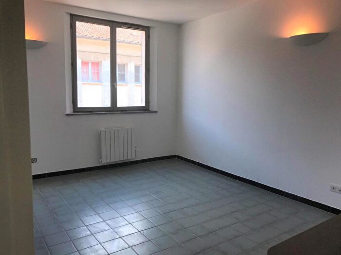 Appartement à louer - Arles, Centre-ville - 1 pièce - 1 chambre