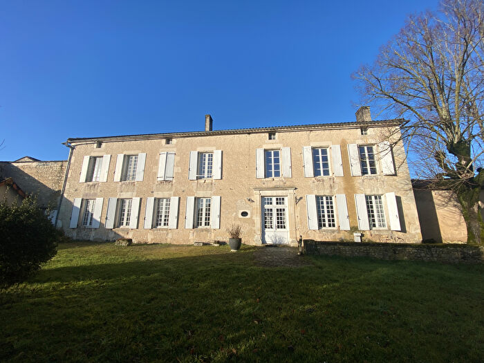 Maison à vendre - Genac - 7 pièces - 3 chambres