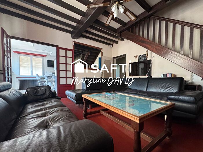 Maison à vendre - Oloron-Sainte-Marie - 7 pièces - 6 chambres